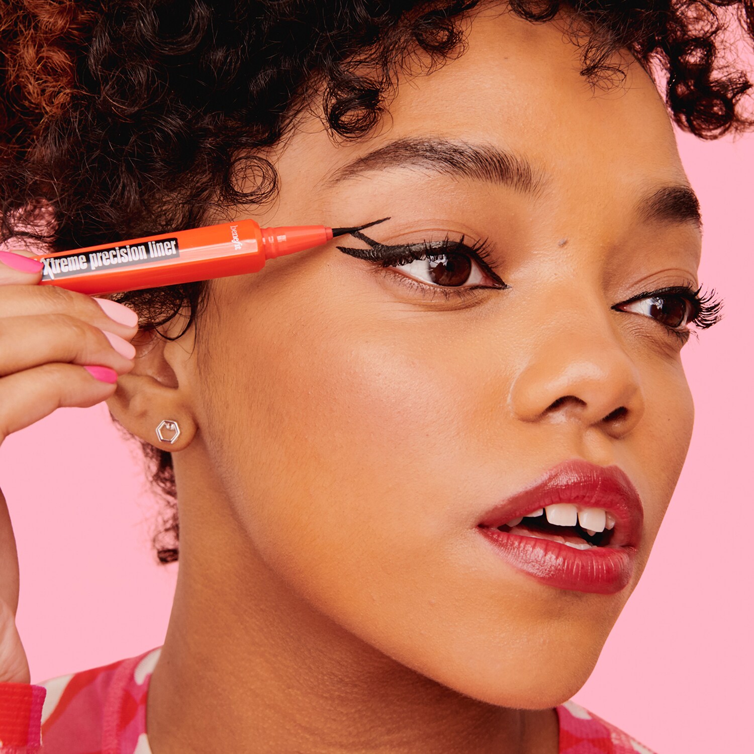 Kalıcı, Siyah Eyeliner BENEFIT COSMETICS ≡ SEPHORA