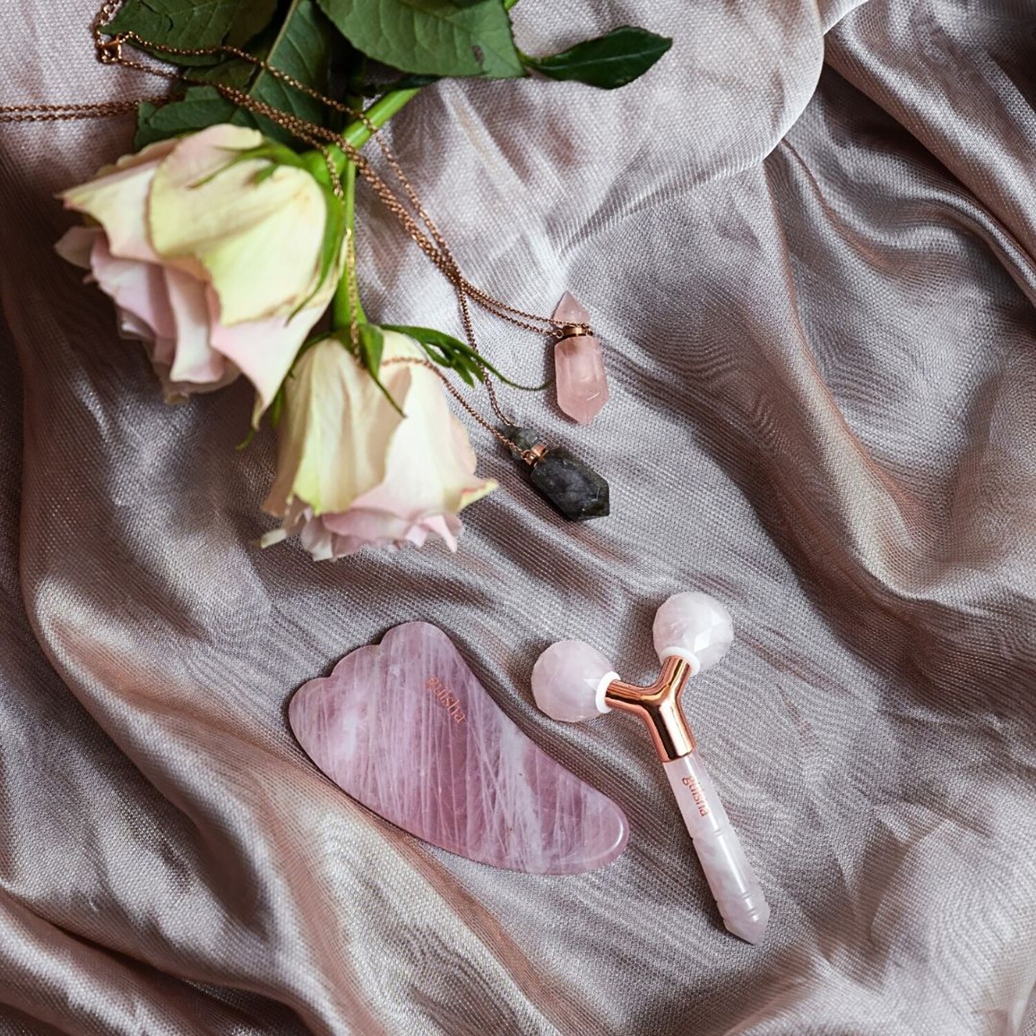 Revitilizing Face Roller - Yüz Masaj Aleti GULSHA ≡ SEPHORA